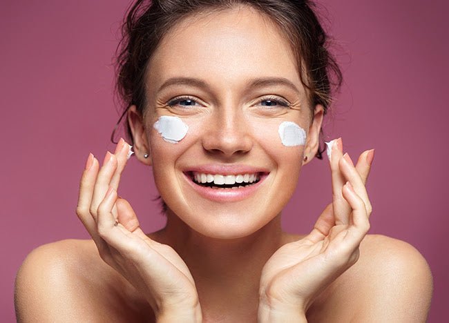 What Is Skin Slugging in Skincare? Application of an Occlusive ...